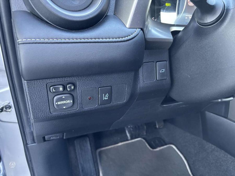 Pelēks Toyota RAV4 2017 Viļņa, ar dzinēja tilpumu 2.49 L un nobraukumu 149 tūkst. km par 19700 €, foto 17 vietnē AUTOMOTO.COM.LV