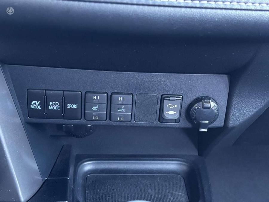 Pelēks Toyota RAV4 2017 Viļņa, ar dzinēja tilpumu 2.49 L un nobraukumu 149 tūkst. km par 19700 €, foto 18 vietnē AUTOMOTO.COM.LV