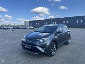 Pelēks Toyota RAV4 2017 Viļņa, ar dzinēja tilpumu 2.49 L un nobraukumu 54 tūkst. km par 17700 €, foto  vietnē AUTOMOTO.COM.LV