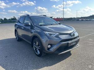 Grey Toyota RAV4 2017 in Vilnius, with an engine capacity of 2.49 L and mileage of 54 thousand km for 17700 €, photo 5 on AUTOMOTO.COM.LV