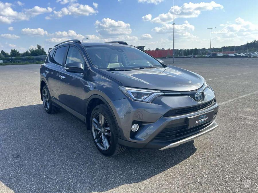 Grey Toyota RAV4 2017 in Vilnius, with an engine capacity of 2.49 L and mileage of 54 thousand km for 17700 €, photo 5 on AUTOMOTO.COM.LV