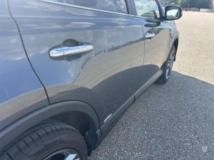 Grey Toyota RAV4 2017 in Vilnius, with an engine capacity of 2.49 L and mileage of 54 thousand km for 17700 €, photo 12 on AUTOMOTO.COM.LV