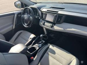 Grey Toyota RAV4 2017 in Vilnius, with an engine capacity of 2.49 L and mileage of 54 thousand km for 17700 €, photo 14 on AUTOMOTO.COM.LV
