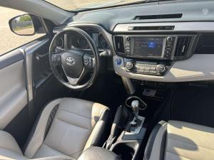 Grey Toyota RAV4 2017 in Vilnius, with an engine capacity of 2.49 L and mileage of 54 thousand km for 17700 €, photo 15 on AUTOMOTO.COM.LV