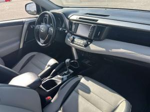 Grey Toyota RAV4 2017 in Vilnius, with an engine capacity of 2.49 L and mileage of 54 thousand km for 17700 €, photo 16 on AUTOMOTO.COM.LV
