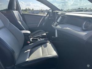 Grey Toyota RAV4 2017 in Vilnius, with an engine capacity of 2.49 L and mileage of 54 thousand km for 17700 €, photo 17 on AUTOMOTO.COM.LV