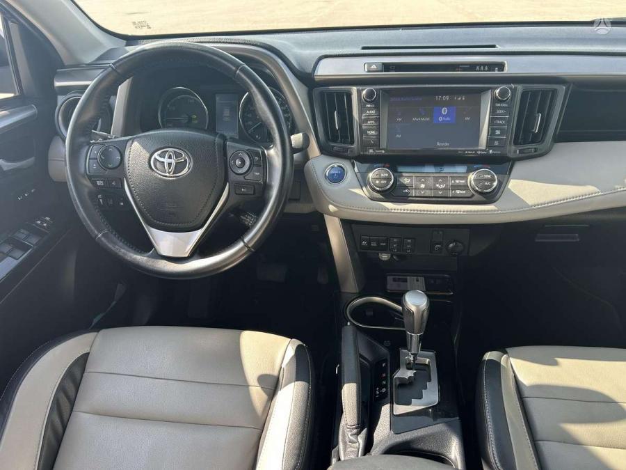 Grey Toyota RAV4 2017 in Vilnius, with an engine capacity of 2.49 L and mileage of 54 thousand km for 17700 €, photo 21 on AUTOMOTO.COM.LV