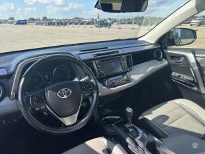 Grey Toyota RAV4 2017 in Vilnius, with an engine capacity of 2.49 L and mileage of 54 thousand km for 17700 €, photo 22 on AUTOMOTO.COM.LV