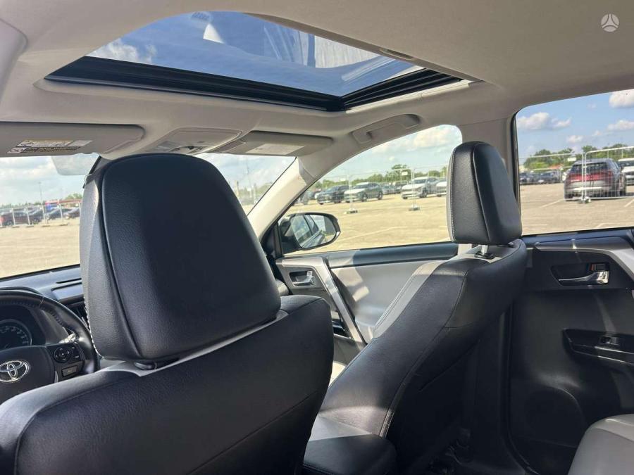 Grey Toyota RAV4 2017 in Vilnius, with an engine capacity of 2.49 L and mileage of 54 thousand km for 17700 €, photo 23 on AUTOMOTO.COM.LV