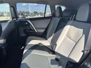 Grey Toyota RAV4 2017 in Vilnius, with an engine capacity of 2.49 L and mileage of 54 thousand km for 17700 €, photo 27 on AUTOMOTO.COM.LV