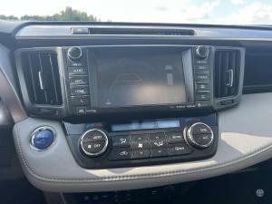 Grey Toyota RAV4 2017 in Vilnius, with an engine capacity of 2.49 L and mileage of 54 thousand km for 17700 €, photo 33 on AUTOMOTO.COM.LV