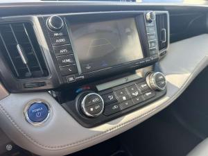 Grey Toyota RAV4 2017 in Vilnius, with an engine capacity of 2.49 L and mileage of 54 thousand km for 17700 €, photo 34 on AUTOMOTO.COM.LV