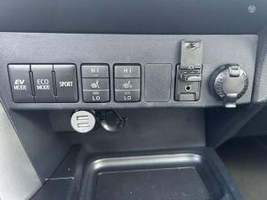 Grey Toyota RAV4 2017 in Vilnius, with an engine capacity of 2.49 L and mileage of 54 thousand km for 17700 €, photo 37 on AUTOMOTO.COM.LV