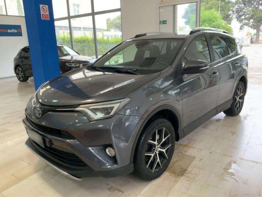 Pelēks Toyota RAV4 2017 Viļņa, ar dzinēja tilpumu 2.50 L un nobraukumu 200 tūkst. km par 15999 €, foto 1 vietnē AUTOMOTO.COM.LV