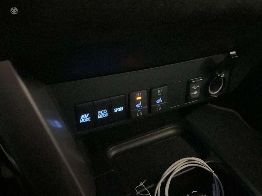 Pelēks Toyota RAV4 2017 Viļņa, ar dzinēja tilpumu 2.50 L un nobraukumu 200 tūkst. km par 15999 €, foto 4 vietnē AUTOMOTO.COM.LV