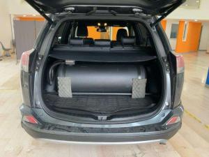Pelēks Toyota RAV4 2017 Viļņa, ar dzinēja tilpumu 2.50 L un nobraukumu 200 tūkst. km par 15999 €, foto 18 vietnē AUTOMOTO.COM.LV