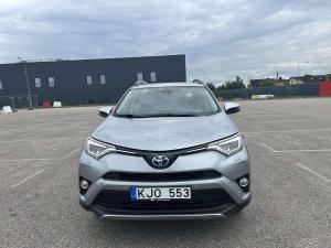 Pelēks Toyota RAV4 2017 Viļņa, ar dzinēja tilpumu 2.49 L un nobraukumu 135 tūkst. km par 18800 €, foto 3 vietnē AUTOMOTO.COM.LV