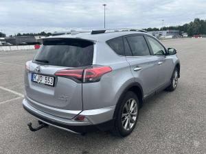 Pelēks Toyota RAV4 2017 Viļņa, ar dzinēja tilpumu 2.49 L un nobraukumu 135 tūkst. km par 18800 €, foto 6 vietnē AUTOMOTO.COM.LV