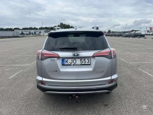 Pelēks Toyota RAV4 2017 Viļņa, ar dzinēja tilpumu 2.49 L un nobraukumu 135 tūkst. km par 18800 €, foto 7 vietnē AUTOMOTO.COM.LV