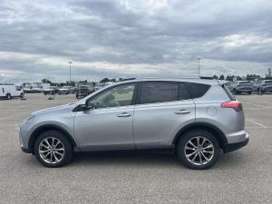 Pelēks Toyota RAV4 2017 Viļņa, ar dzinēja tilpumu 2.49 L un nobraukumu 135 tūkst. km par 18800 €, foto 9 vietnē AUTOMOTO.COM.LV