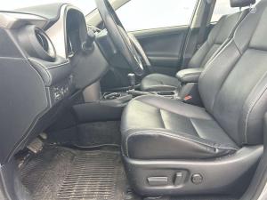 Pelēks Toyota RAV4 2017 Viļņa, ar dzinēja tilpumu 2.49 L un nobraukumu 135 tūkst. km par 18800 €, foto 11 vietnē AUTOMOTO.COM.LV