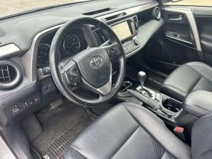 Pelēks Toyota RAV4 2017 Viļņa, ar dzinēja tilpumu 2.49 L un nobraukumu 135 tūkst. km par 18800 €, foto 12 vietnē AUTOMOTO.COM.LV