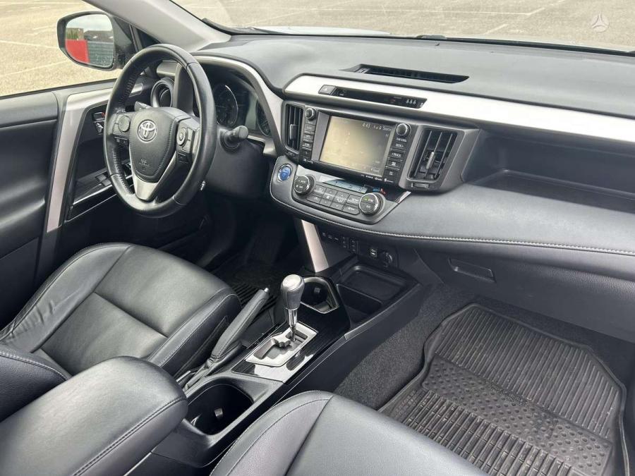 Pelēks Toyota RAV4 2017 Viļņa, ar dzinēja tilpumu 2.49 L un nobraukumu 135 tūkst. km par 18800 €, foto 15 vietnē AUTOMOTO.COM.LV