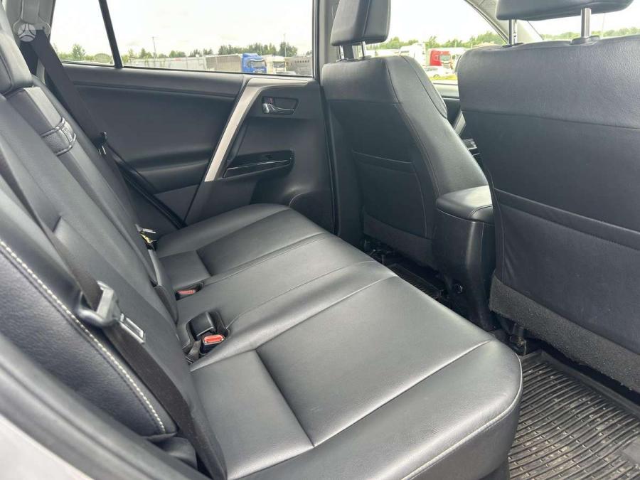 Pelēks Toyota RAV4 2017 Viļņa, ar dzinēja tilpumu 2.49 L un nobraukumu 135 tūkst. km par 18800 €, foto 16 vietnē AUTOMOTO.COM.LV