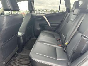 Pelēks Toyota RAV4 2017 Viļņa, ar dzinēja tilpumu 2.49 L un nobraukumu 135 tūkst. km par 18800 €, foto 17 vietnē AUTOMOTO.COM.LV