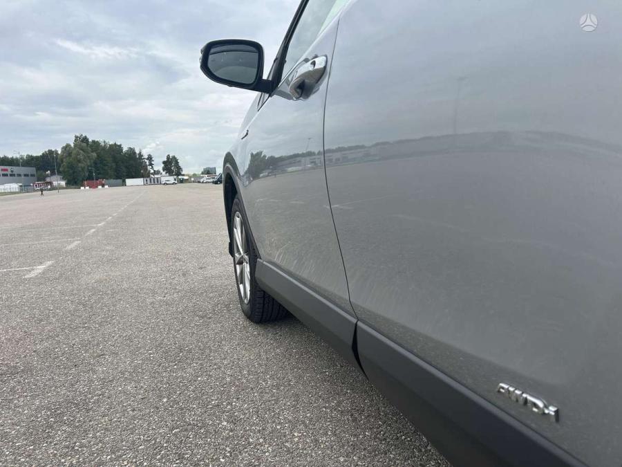 Pelēks Toyota RAV4 2017 Viļņa, ar dzinēja tilpumu 2.49 L un nobraukumu 135 tūkst. km par 18800 €, foto 18 vietnē AUTOMOTO.COM.LV