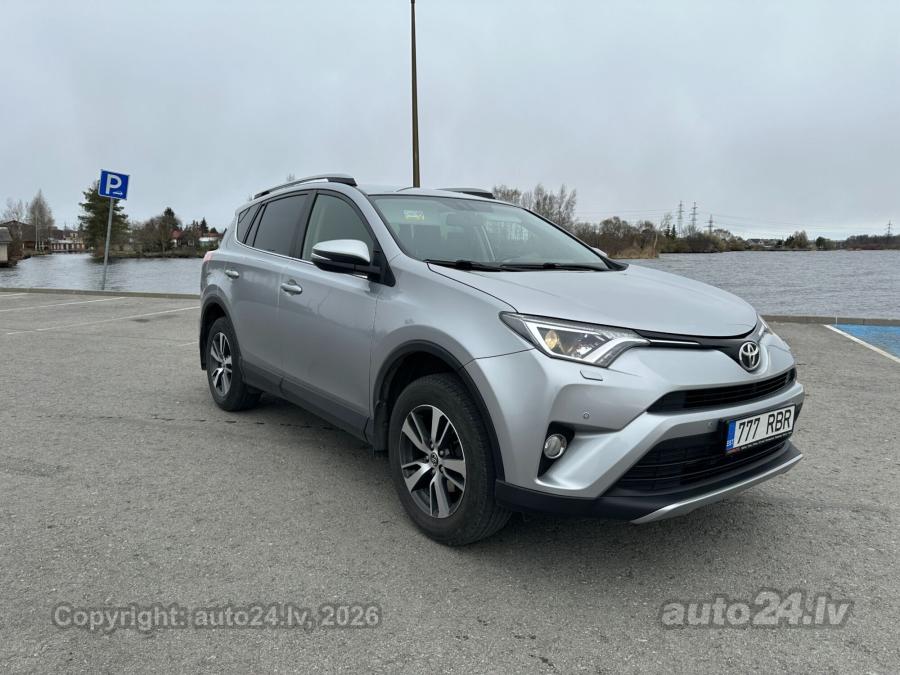 Grey Toyota RAV4 2017 in Narva, with an engine capacity of 2.00 L and mileage of 180 thousand km for 14600 €, photo 1 on AUTOMOTO.COM.LV