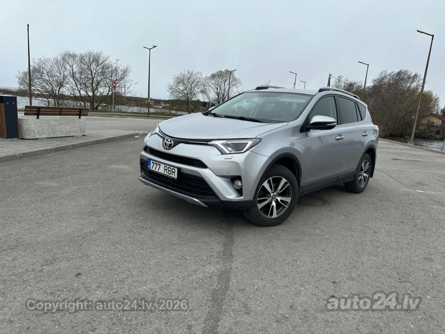 Grey Toyota RAV4 2017 in Narva, with an engine capacity of 2.00 L and mileage of 180 thousand km for 14600 €, photo 13 on AUTOMOTO.COM.LV