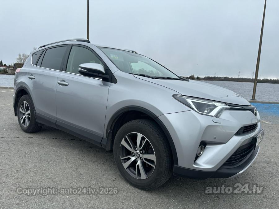 Grey Toyota RAV4 2017 in Narva, with an engine capacity of 2.00 L and mileage of 180 thousand km for 14600 €, photo 14 on AUTOMOTO.COM.LV