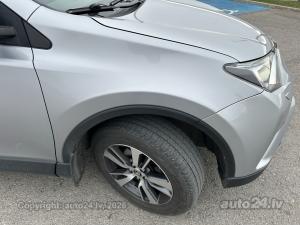 Grey Toyota RAV4 2017 in Narva, with an engine capacity of 2.00 L and mileage of 180 thousand km for 14600 €, photo 15 on AUTOMOTO.COM.LV
