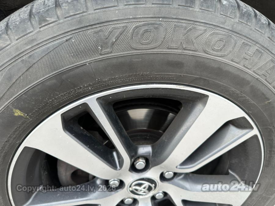Grey Toyota RAV4 2017 in Narva, with an engine capacity of 2.00 L and mileage of 180 thousand km for 14600 €, photo 16 on AUTOMOTO.COM.LV