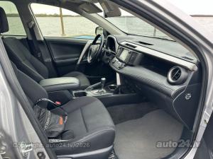 Grey Toyota RAV4 2017 in Narva, with an engine capacity of 2.00 L and mileage of 180 thousand km for 14600 €, photo 18 on AUTOMOTO.COM.LV