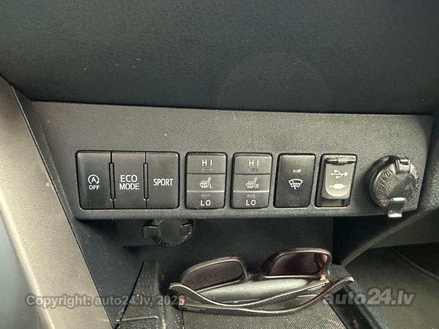 Grey Toyota RAV4 2017 in Narva, with an engine capacity of 2.00 L and mileage of 180 thousand km for 14600 €, photo 20 on AUTOMOTO.COM.LV