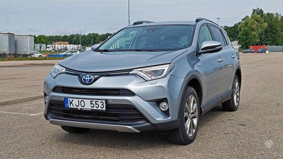 Pelēks Toyota RAV4 2017 Viļņa, ar dzinēja tilpumu 2.49 L un nobraukumu 135 tūkst. km par 18800 €, foto 3 vietnē AUTOMOTO.COM.LV