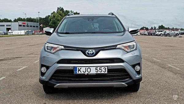 Серый Тойота РАВ 4 2017 в Вильнюс, объемом двигателя 2.49 л и пробегом 135 тыс. км за 18800 €, фото 3 на AUTOMOTO.COM.LV