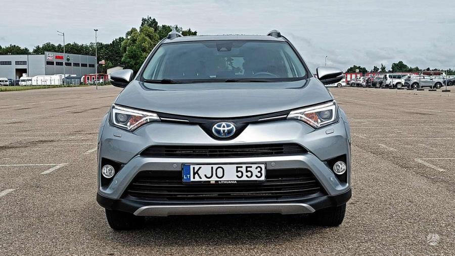 Pelēks Toyota RAV4 2017 Viļņa, ar dzinēja tilpumu 2.49 L un nobraukumu 135 tūkst. km par 18800 €, foto 4 vietnē AUTOMOTO.COM.LV