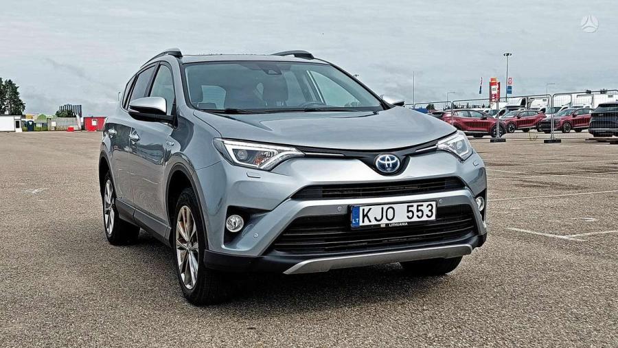 Pelēks Toyota RAV4 2017 Viļņa, ar dzinēja tilpumu 2.49 L un nobraukumu 135 tūkst. km par 18800 €, foto 5 vietnē AUTOMOTO.COM.LV