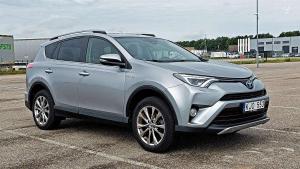Pelēks Toyota RAV4 2017 Viļņa, ar dzinēja tilpumu 2.49 L un nobraukumu 135 tūkst. km par 18800 €, foto 6 vietnē AUTOMOTO.COM.LV