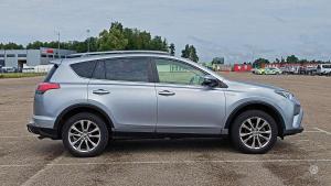 Pelēks Toyota RAV4 2017 Viļņa, ar dzinēja tilpumu 2.49 L un nobraukumu 135 tūkst. km par 18800 €, foto 7 vietnē AUTOMOTO.COM.LV