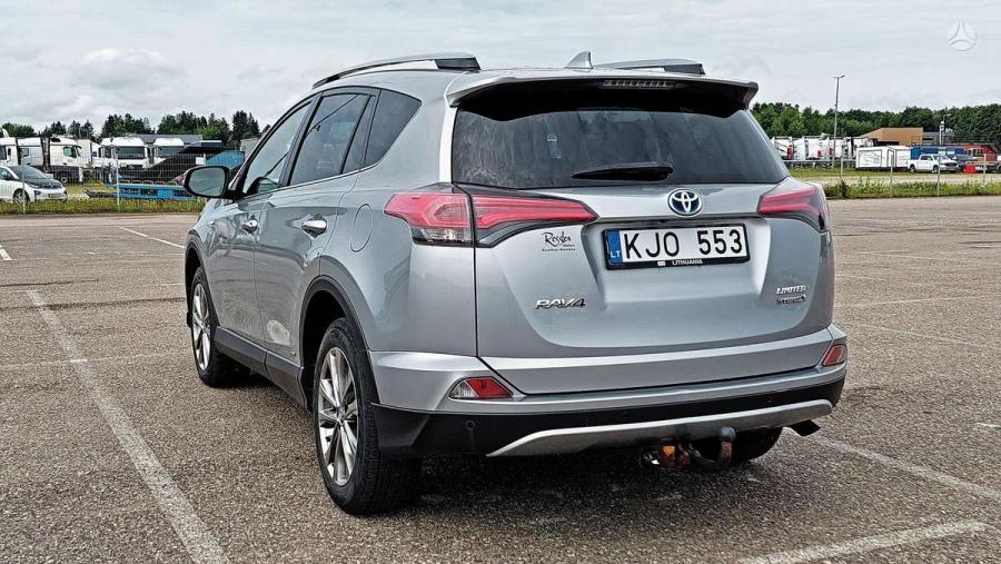 Pelēks Toyota RAV4 2017 Viļņa, ar dzinēja tilpumu 2.49 L un nobraukumu 135 tūkst. km par 18800 €, foto 11 vietnē AUTOMOTO.COM.LV