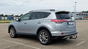 Pelēks Toyota RAV4 2017 Viļņa, ar dzinēja tilpumu 2.49 L un nobraukumu 135 tūkst. km par 18800 €, foto 12 vietnē AUTOMOTO.COM.LV