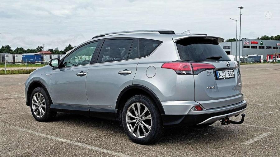 Pelēks Toyota RAV4 2017 Viļņa, ar dzinēja tilpumu 2.49 L un nobraukumu 135 tūkst. km par 18800 €, foto 12 vietnē AUTOMOTO.COM.LV