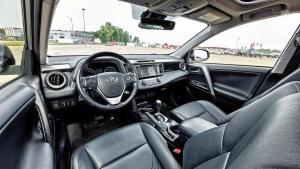 Pelēks Toyota RAV4 2017 Viļņa, ar dzinēja tilpumu 2.49 L un nobraukumu 135 tūkst. km par 18800 €, foto 14 vietnē AUTOMOTO.COM.LV