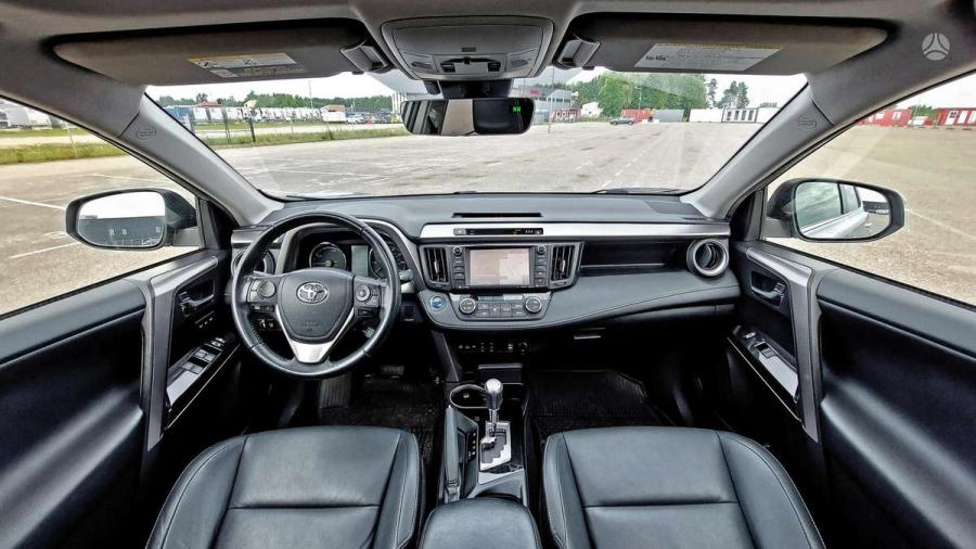 Pelēks Toyota RAV4 2017 Viļņa, ar dzinēja tilpumu 2.49 L un nobraukumu 135 tūkst. km par 18800 €, foto 17 vietnē AUTOMOTO.COM.LV