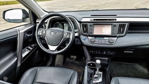 Pelēks Toyota RAV4 2017 Viļņa, ar dzinēja tilpumu 2.49 L un nobraukumu 135 tūkst. km par 18800 €, foto 18 vietnē AUTOMOTO.COM.LV