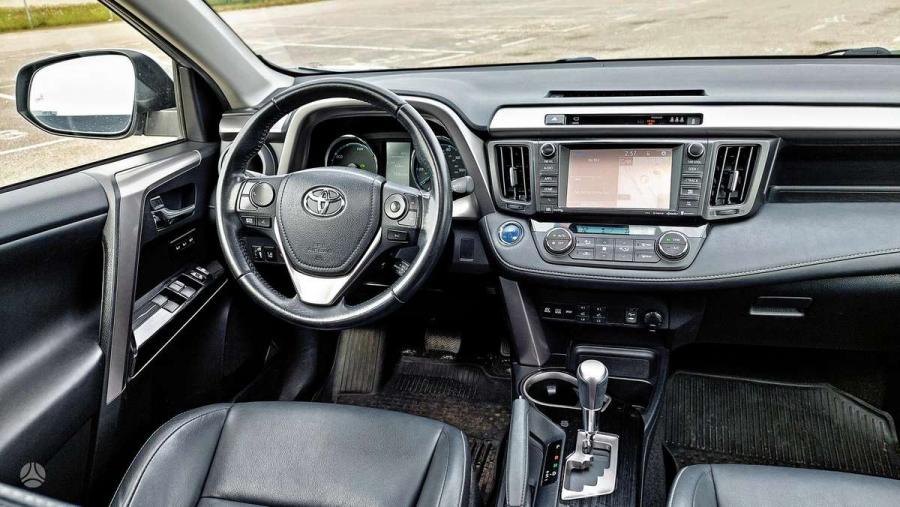 Pelēks Toyota RAV4 2017 Viļņa, ar dzinēja tilpumu 2.49 L un nobraukumu 135 tūkst. km par 18800 €, foto 18 vietnē AUTOMOTO.COM.LV